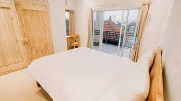 Quarto Duplo Superior | Secretária, Wi-fi grátis, roupa de cama fornecida