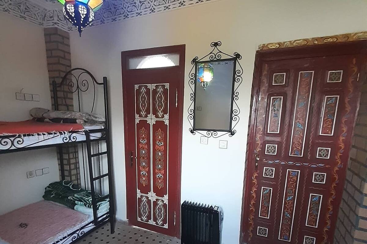Dormitório Partilhado Básico, em dormitório misto (Fassia) | Quartos insonorizados, Wi-fi grátis, roupa de cama fornecida 