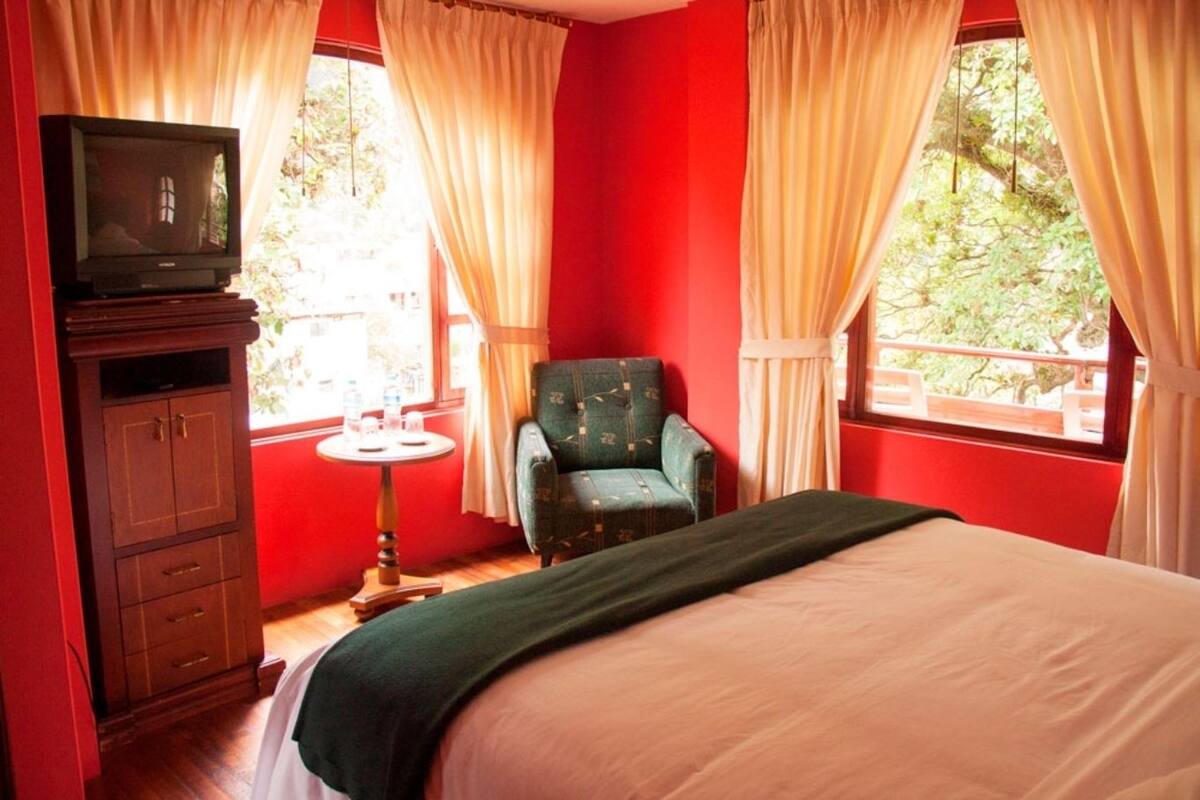Quarto casal superior | Roupas de cama antialérgicas, edredons de pluma, quartos à prova de som