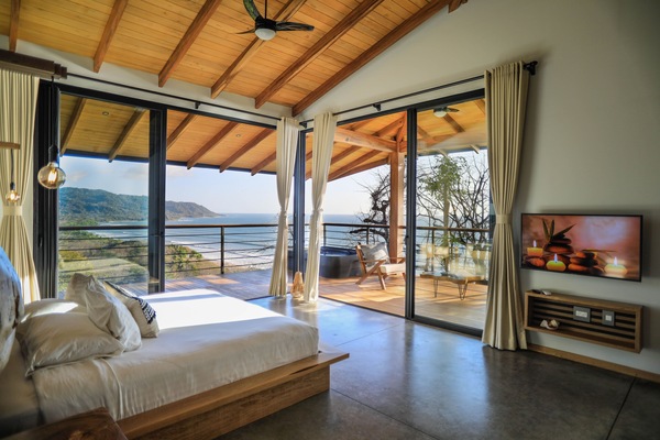 Jade Luxury Suite with Private Jacuzzi | Roupas de cama premium, frigobar, cofres nos quartos
