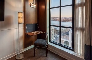 Quarto, 1 cama King, vista para o rio | Vista para a água