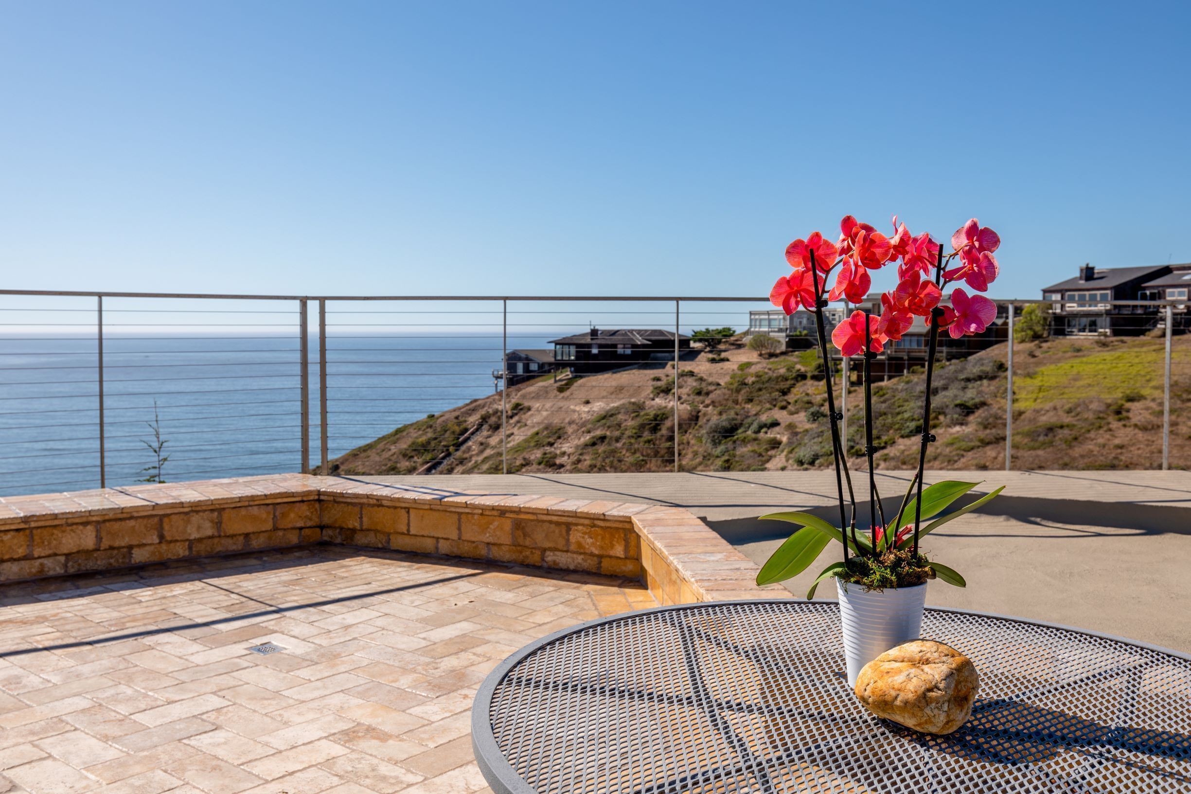 Breaking Waves -Book 3+ nights, get 20% Off 1 Night! Walk to beach ...