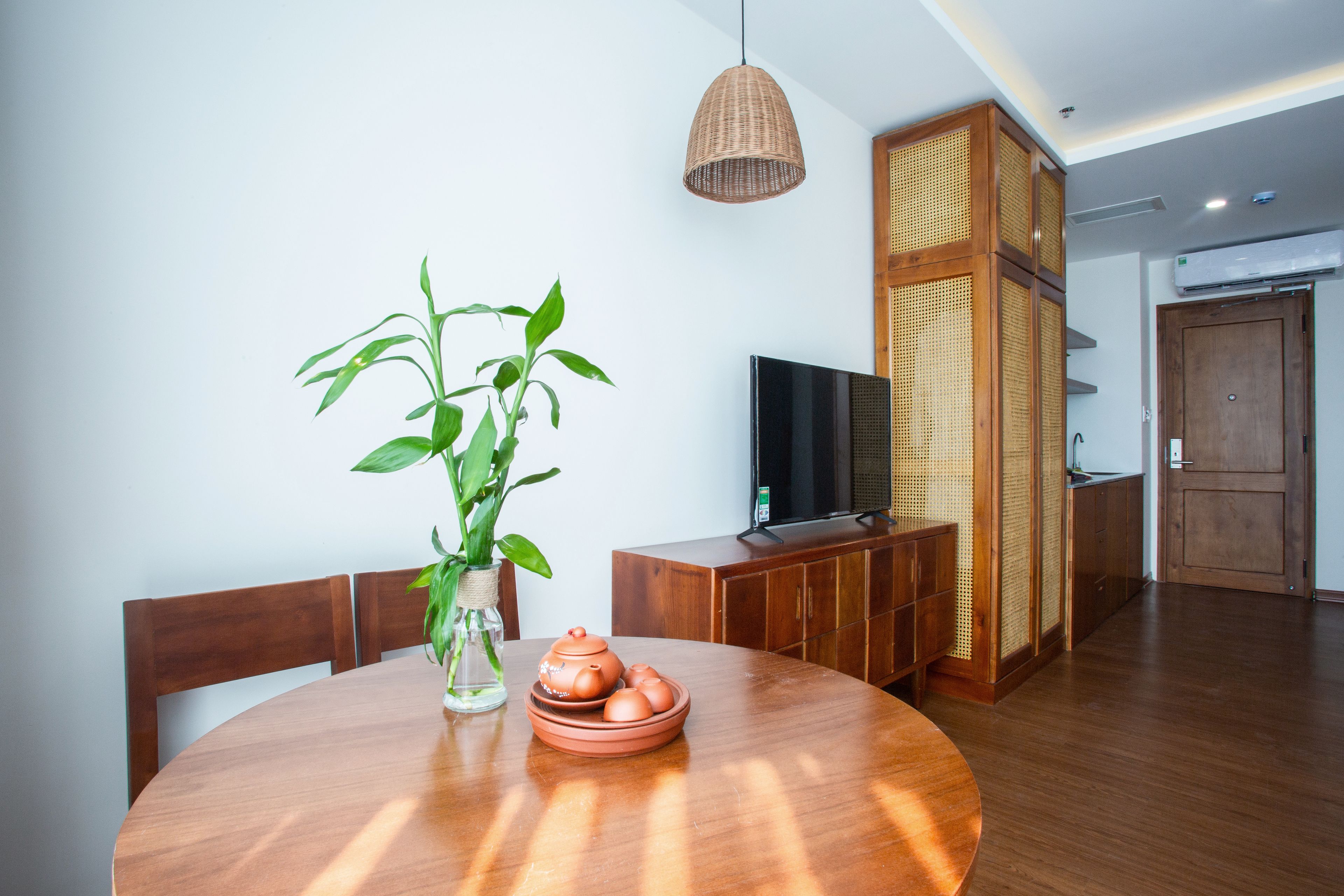 Quarto casal luxo, vista para a cidade | Frigobar, cofres nos quartos, escrivaninha, quartos à prova de som