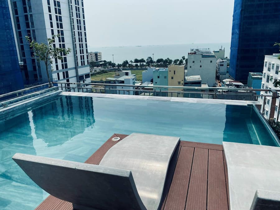 12 piscinas exteriores, espreguiçadeiras