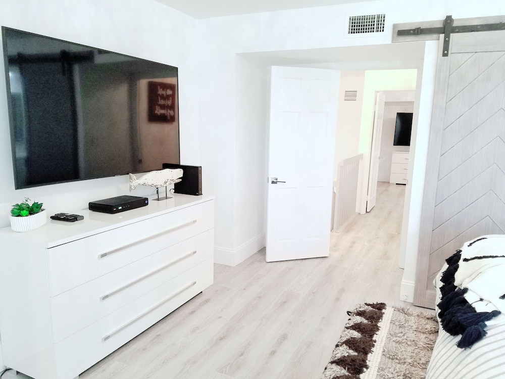 Poshpadz Villa Kokomo-lake View Patio- Walk To Jupiter Beach Sleeps 6 - Jupiter, FL