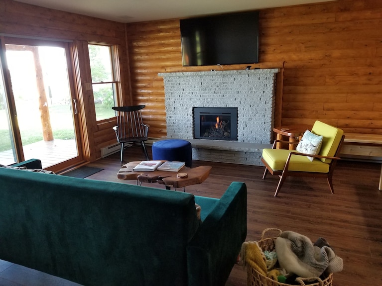 Douglas Lake - Lakeside Cabin Living - Wilderness State Park, Carp Lake