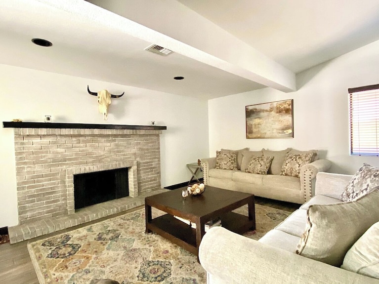 Spacious Mesa Oasis With Free Heated Pool - Mesa, AZ