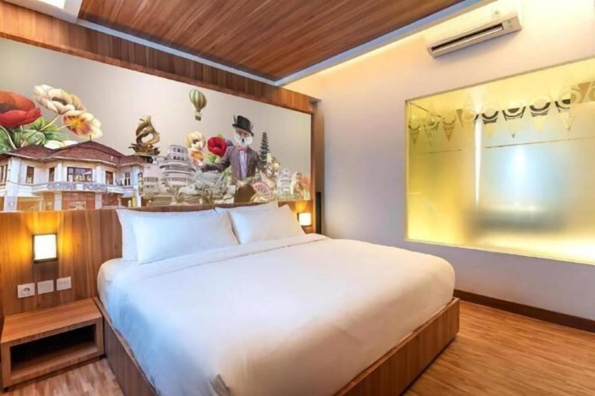 Cofre no quarto, secretária