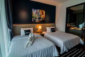 Quarto Premium | Cofre no quarto, secretária 