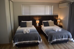 Quarto Duplo ou Twin Deluxe, acessível, vista para o jardim | Quartos insonorizados, Wi-fi grátis, roupa de cama fornecida 
