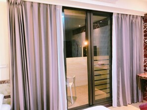 Cortinas/cortinados opacos, quartos insonorizados, Wi-fi grátis 