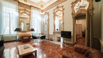 Suite Royal | 1 quarto, minibar grátis, cofre no quarto, secretária