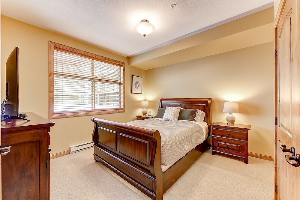 Premier Ski-in\/ski-out Condo At The Aspens - Big White Ski Resort - Big White Ski Resort, BC
