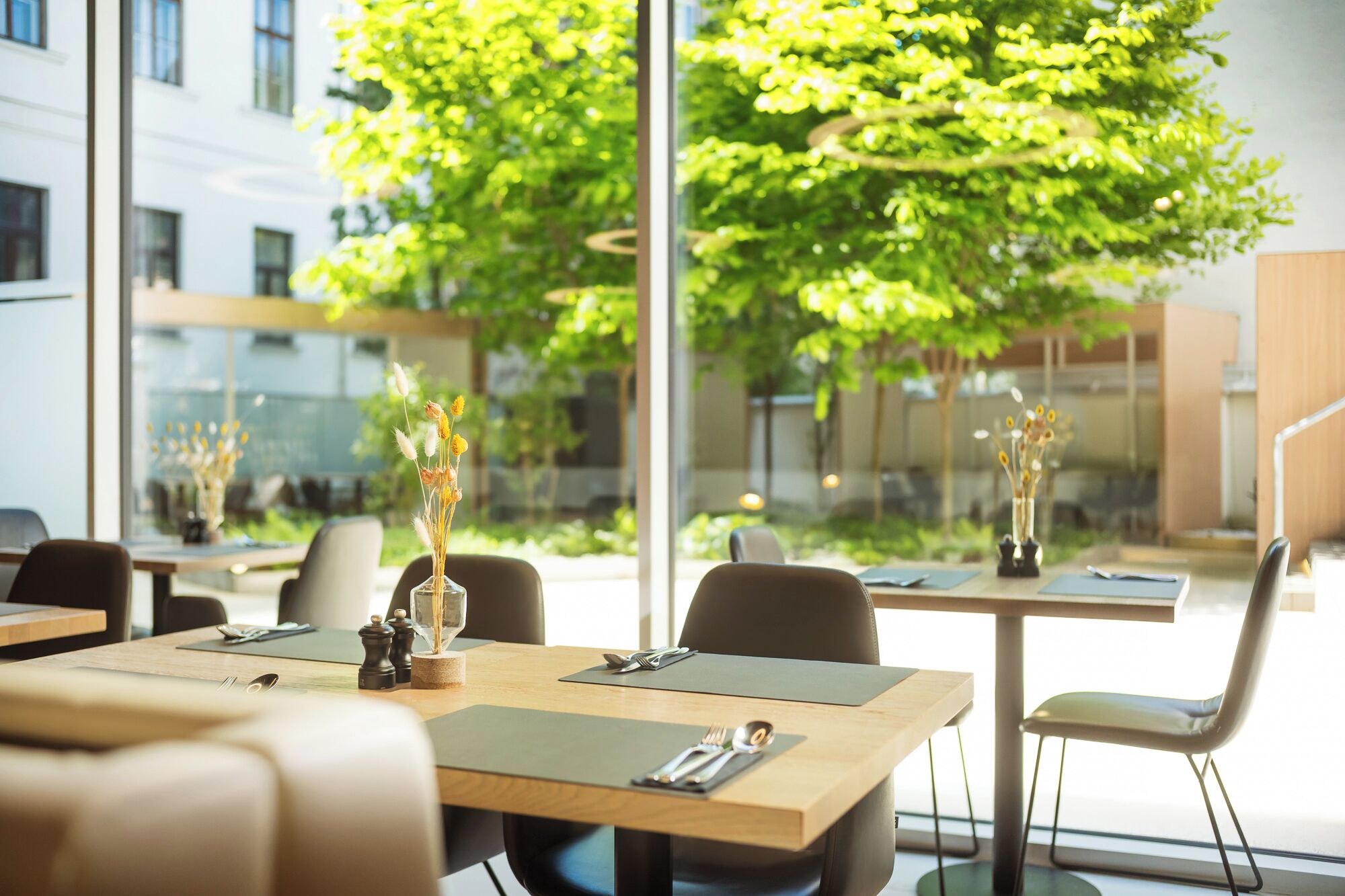 Pequeno-almoço tipo buffet diário (24 EUR por pessoa) 