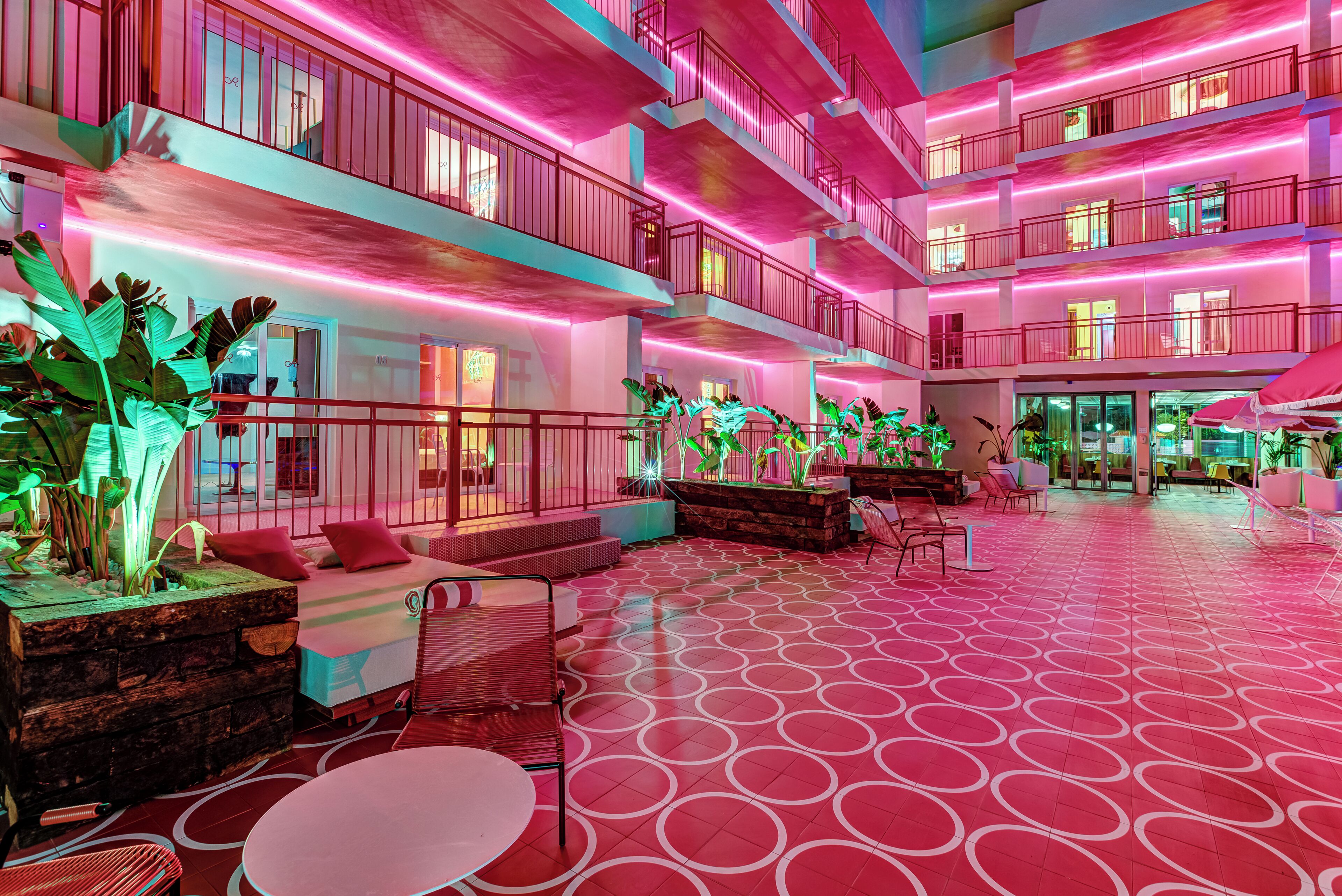 Fachada do alojamento (tarde/noite)