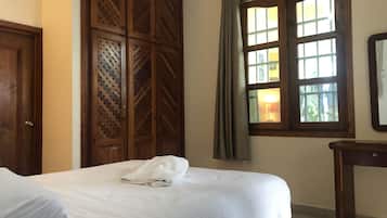Casa | 2 quartos, cofre no quarto, cortinas/cortinados opacos