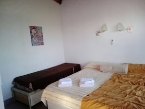 Minibar grátis, cofre no quarto, roupa de cama fornecida 