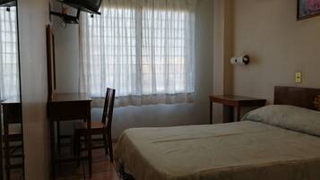 Ferros/tábuas de passar roupa, Wi-Fi de cortesia, roupa de cama