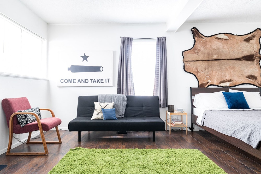 New Listing! Texas Themed Private Studio Near Airport & Downtown - Crestview - Austin