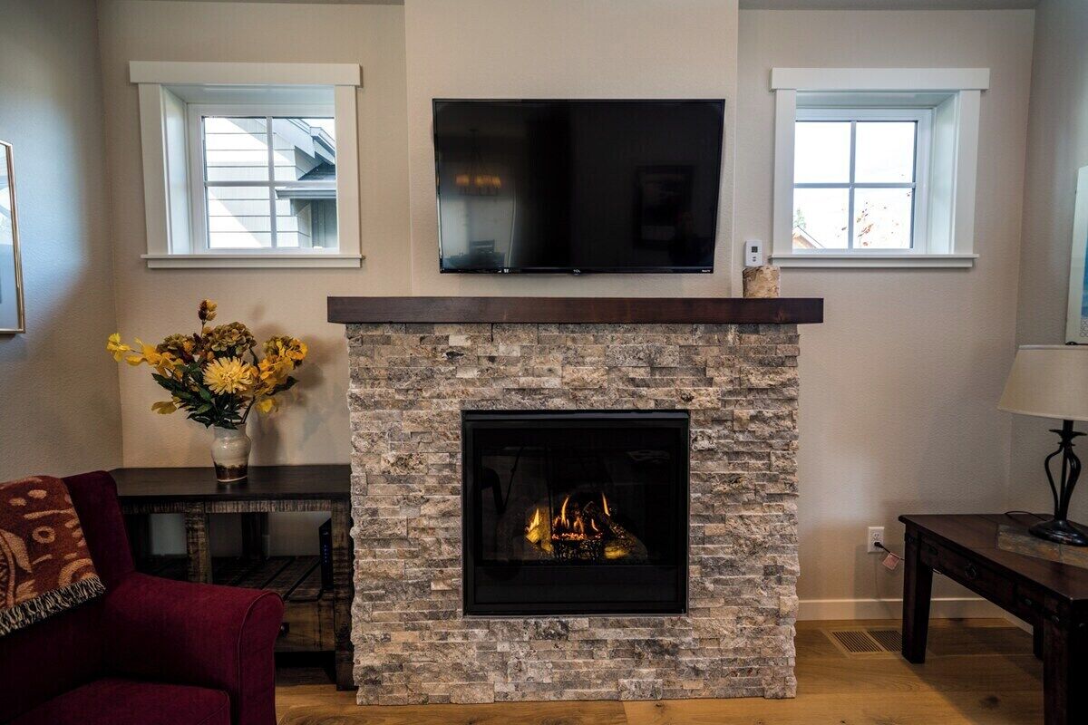 Bluebird Day - Wild River Getaway - Bend, OR