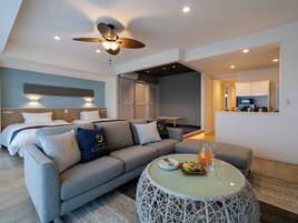 Condo premium, para não fumantes | Edredons de pluma, escrivaninha, Wi-Fi de cortesia, roupa de cama