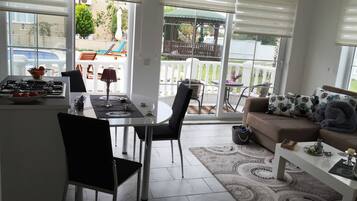 TV de ecrã plano, ténis de mesa