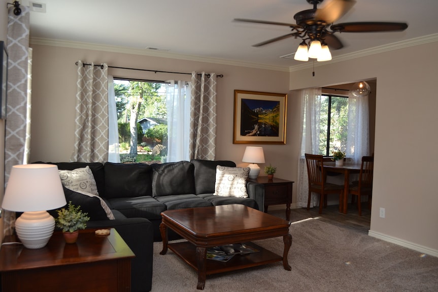 Modern, Fresh And Beautiful 2 Bedroom Cottage! - Colorado Springs