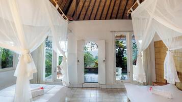 Quarto triplo luxo | Escrivaninha, Wi-Fi de cortesia