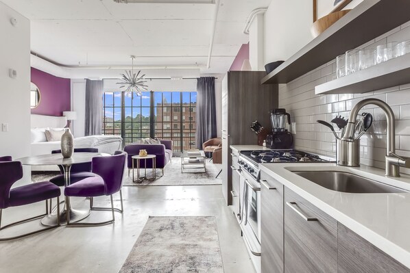 1 quarto, roupa de cama fornecida