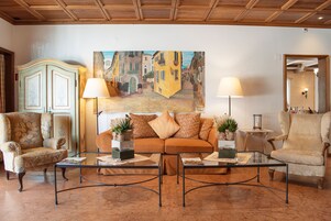 Área de estar no saguão