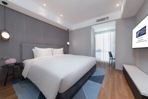Suite, 1 quarto (Dining) | Cofre no quarto, secretária, quartos insonorizados, Wi-fi grátis 