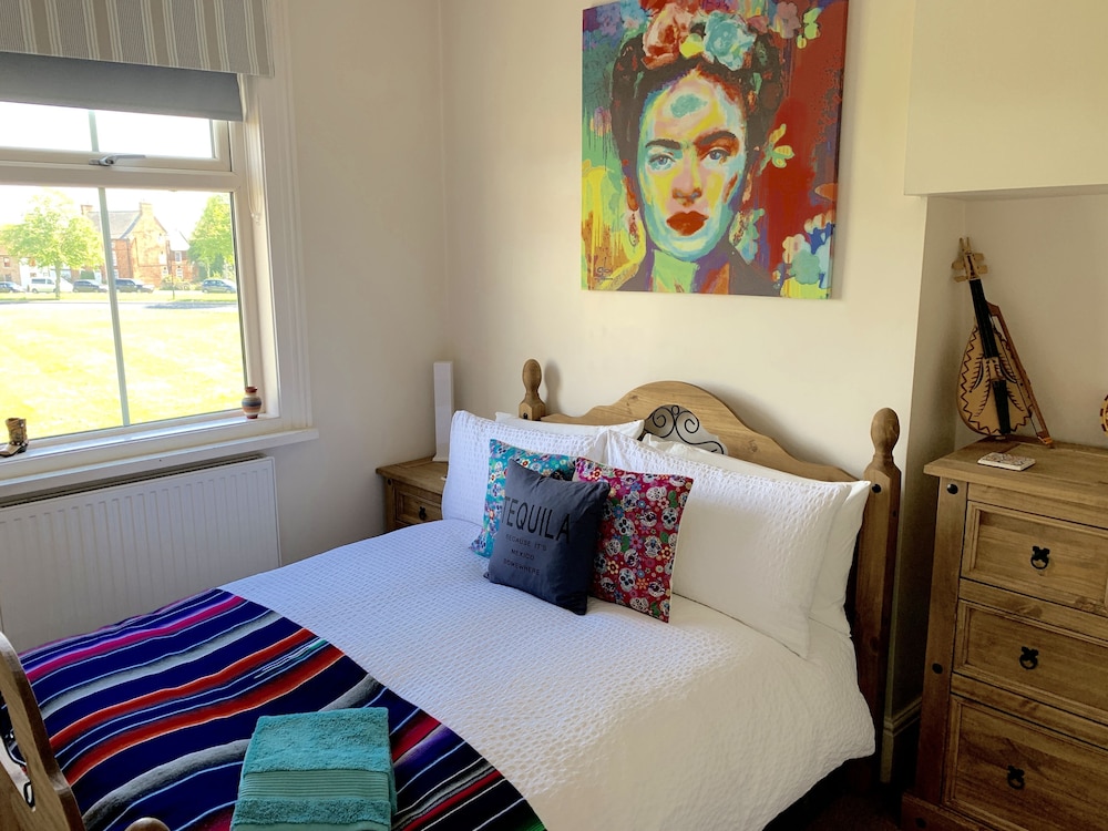 Characterful Home With Hot Tub In Vibrant Village! - Catterick