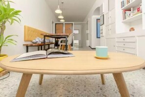Apartamento, 4 quartos | Refeições no quarto