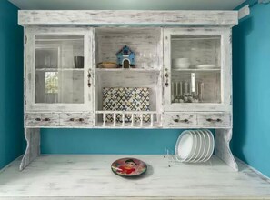 Apartamento, 4 quartos | Cozinha privada | Um frigorífico/congelador grande, um micro-ondas, um forno 