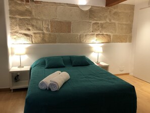 Quarto Duplo, casa de banho privativa | Wi-fi grátis, roupa de cama fornecida, acesso para cadeira de rodas 