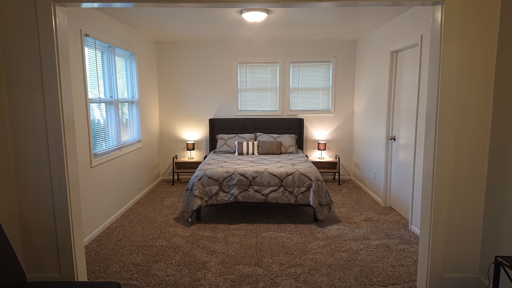 Beautiful 3bd 2br / Blocks Away From Notre Dame / Eddy St - South Bend, IN