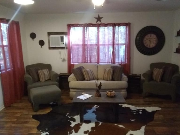 The Lone Star Cabin Only Minutes From First Monday Trade Days - Canton, TX