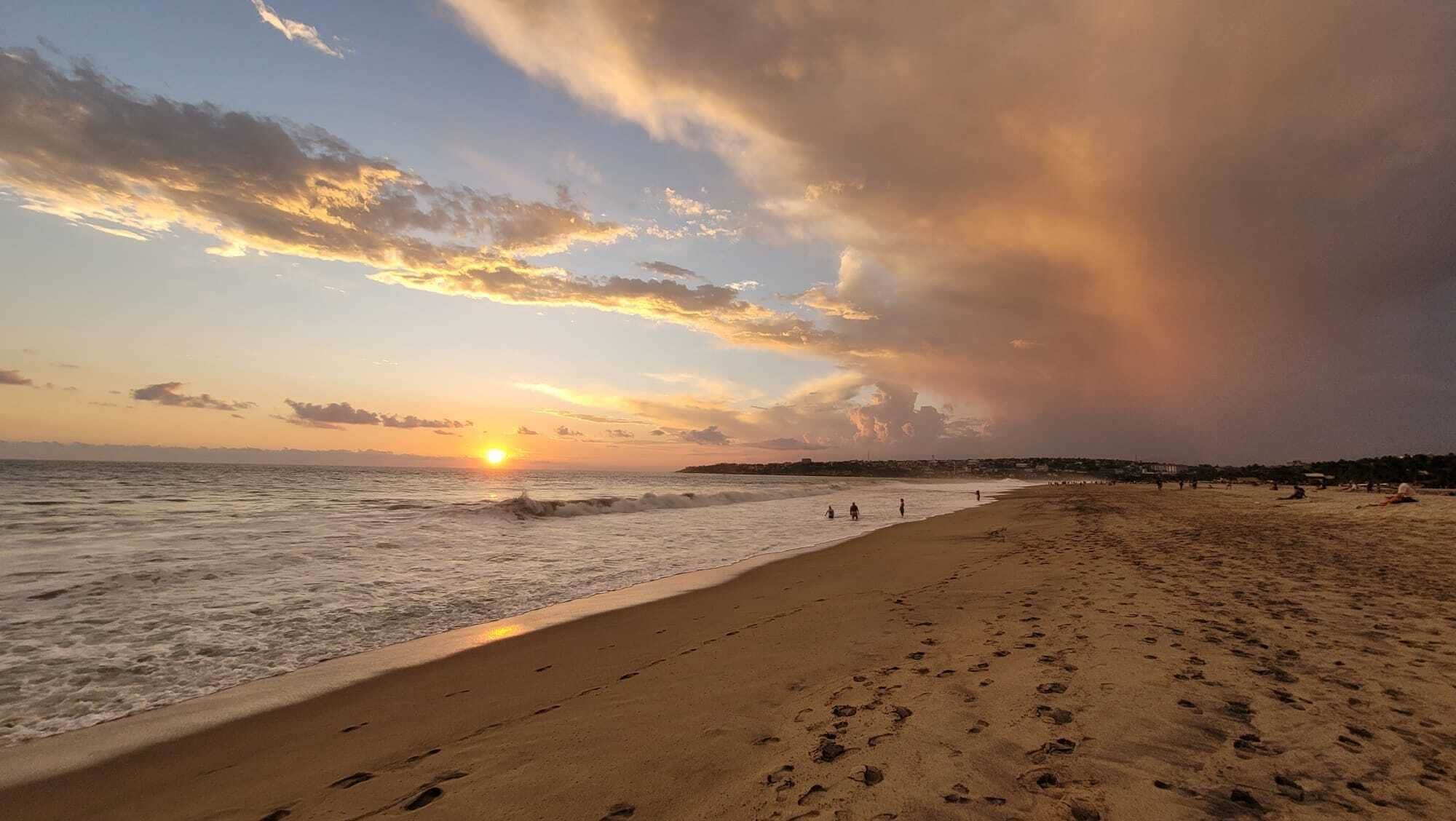 Perto da praia, praia de areia branca, 10 bares na praia 