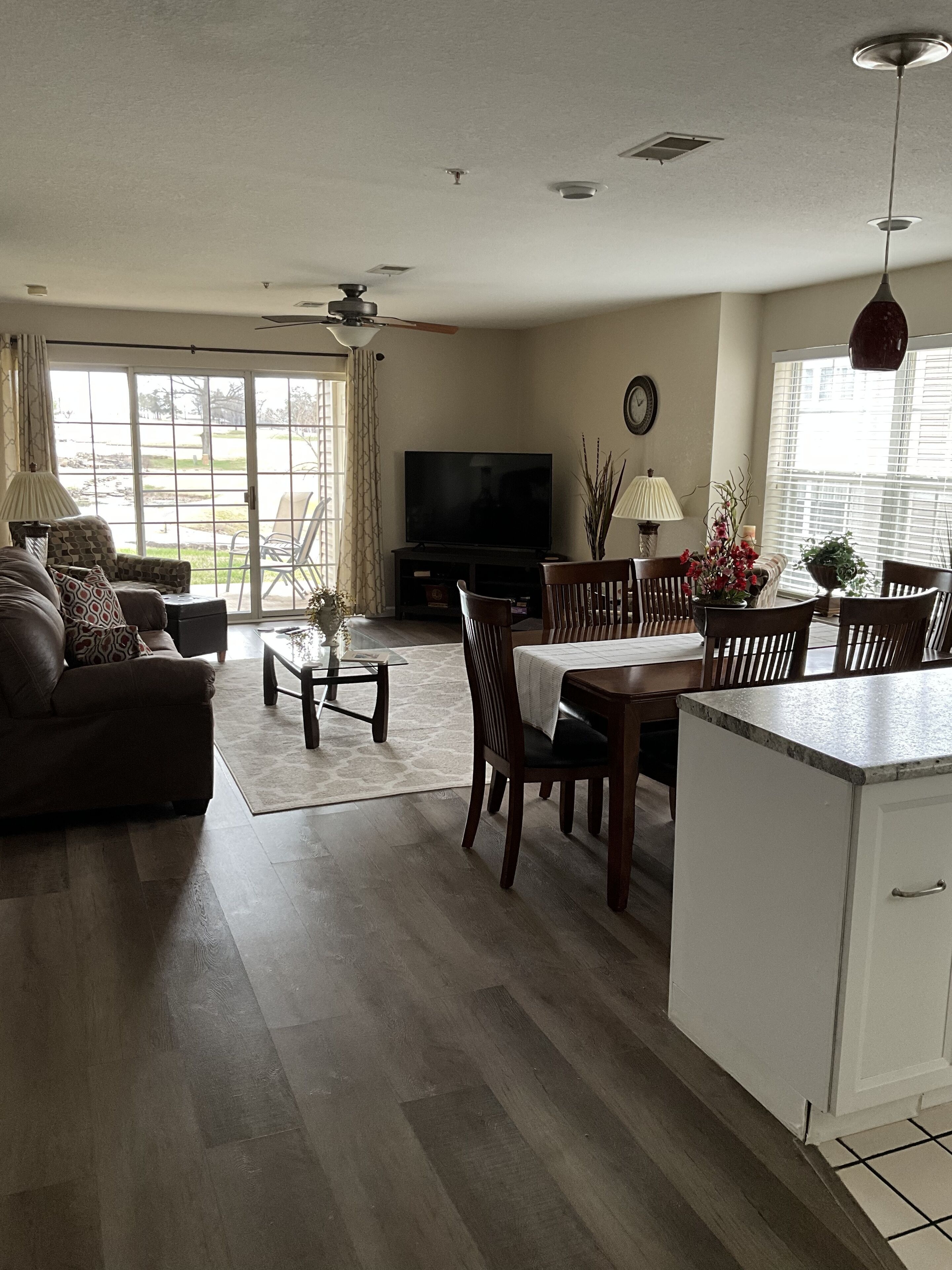 Walk In Condo With Golf Course View. - Missouri