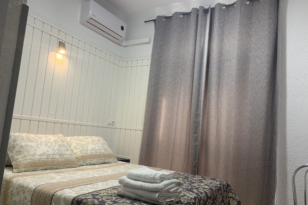 Wi-fi grátis, roupa de cama fornecida