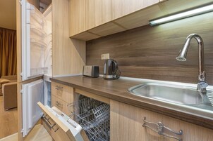 Apartamento, 1 quarto, vista para o parque | Cozinha privada | Cafeteira/chaleira, chaleira elétrica, cadeirão de bebê