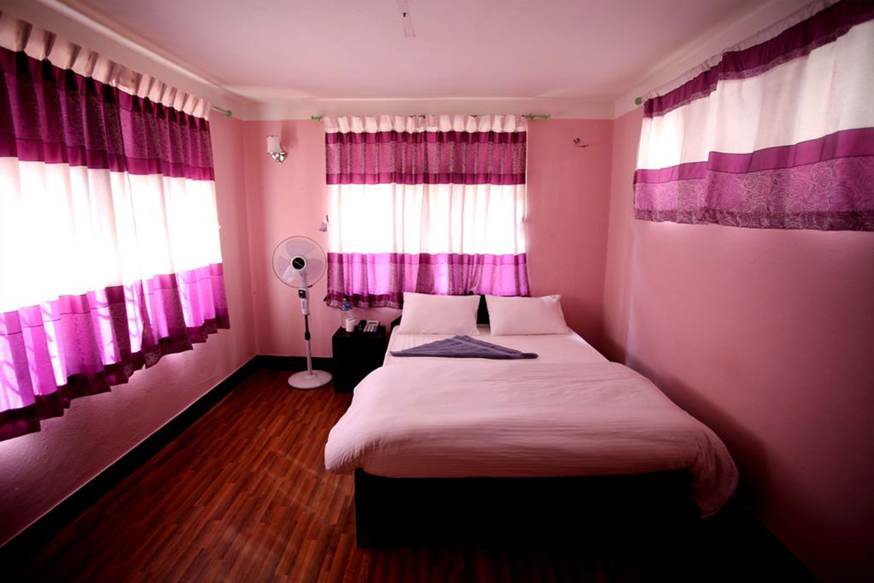 Quarto duplo | Escrivaninha, Wi-Fi de cortesia