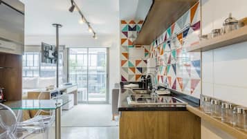 Apartamento (1 Bedroom) | Cozinha privada | Geladeira, cooktop, máquina de café expresso, cafeteira/chaleira