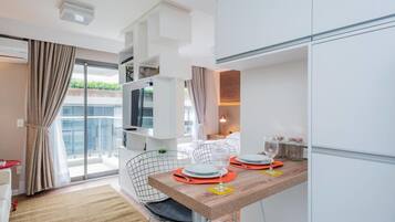 Apartamento (0 Bedroom) | Cozinha privada | Geladeira, fogão, cooktop, máquina de café expresso