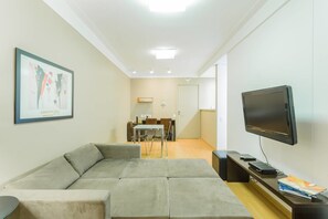 Apartamento (1 Bedroom) | Sala | Televisor 
