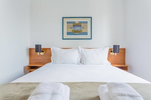 Apartamento (1 Bedroom) | 1 quarto, ferros/tábuas de passar roupa, Wi-Fi, roupa de cama