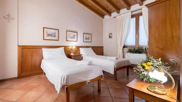 Roupa hipoalergénica, com decoração personalizada