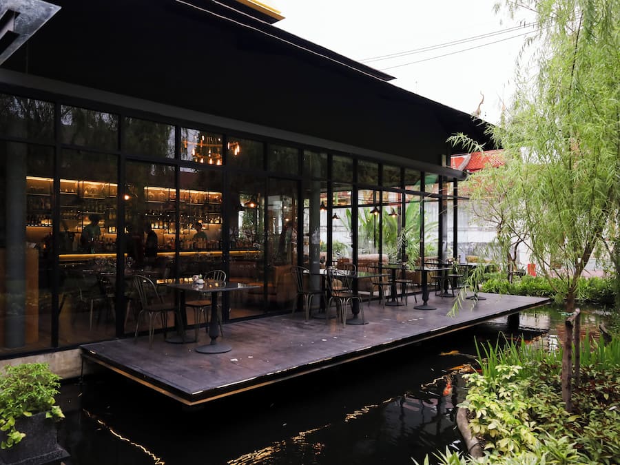 3 restaurantes, é servido café da manhã