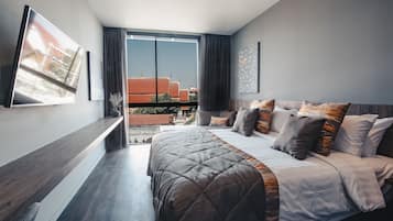 Quarto standard, 1 cama Queen, para não fumantes | Roupas de cama premium, frigobar, cofres nos quartos, cortinas blackout