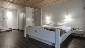 Quarto Duplo Superior, varanda | 1 quarto, roupa hipoalergénica, minibar, com decoração personalizada